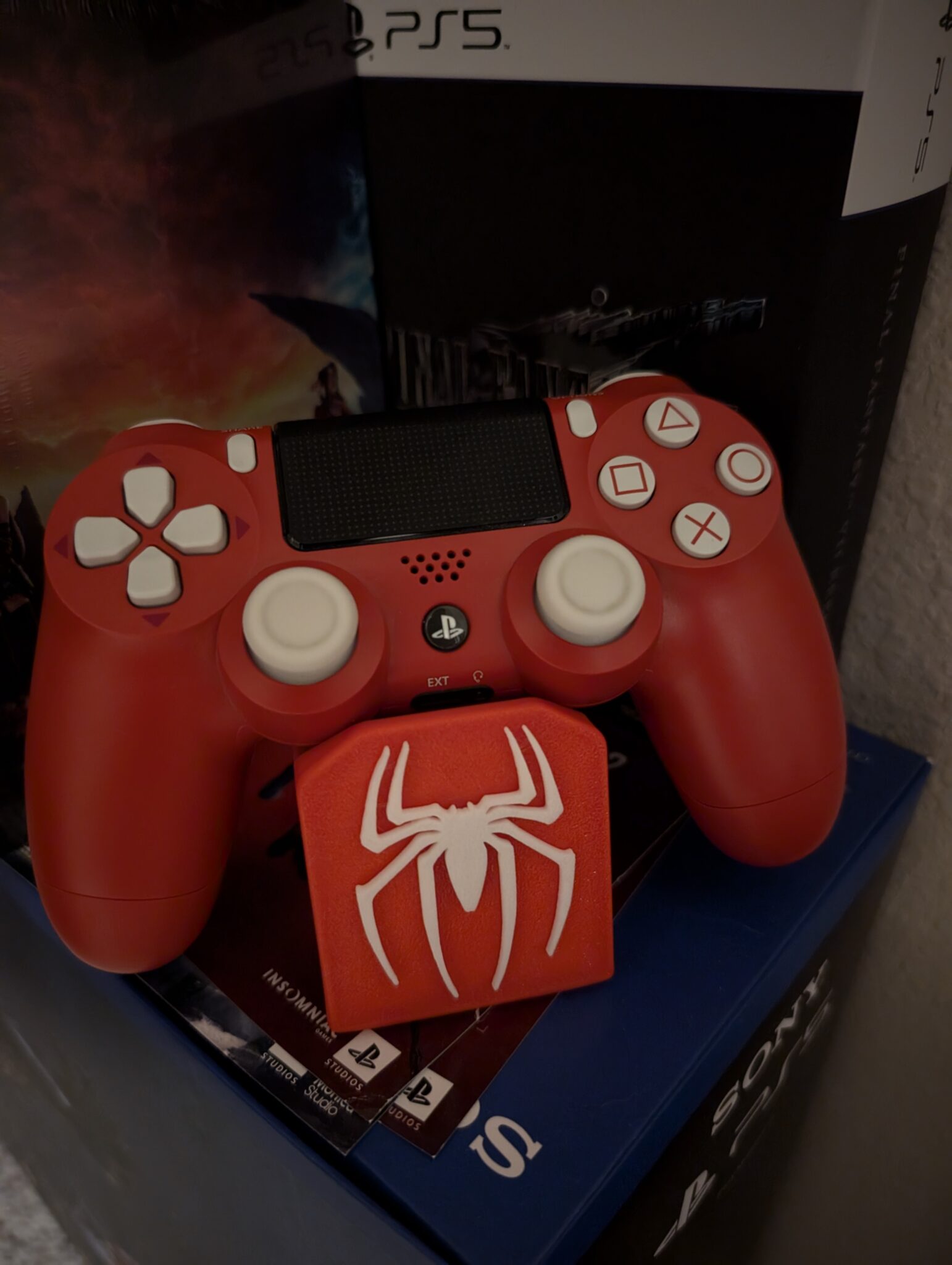Spiderman Controller Stand for PS5 / Xbox PolyParadise.in