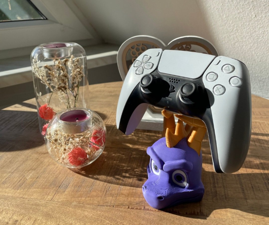 Spyro Controller Stand for Xbox & Playstation – PolyParadise.in