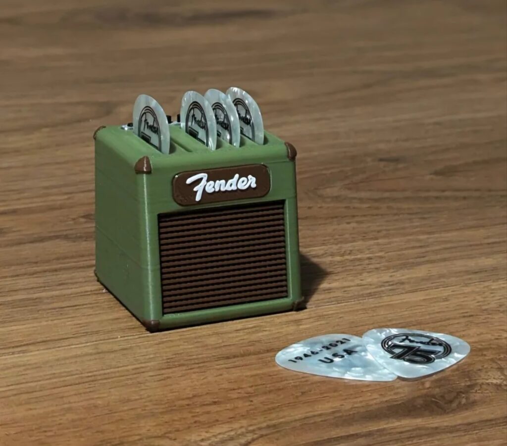 Fender Guitar Pick Holder – PolyParadise.in